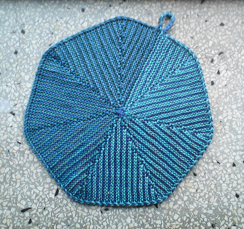 Ravelry: Heptagonal potholder pattern by Ulla Lahti