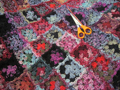 Ravelry: wiLDaBoUtCoLoR's DiAGoNaL GraNNy SqUArE AfGHaN