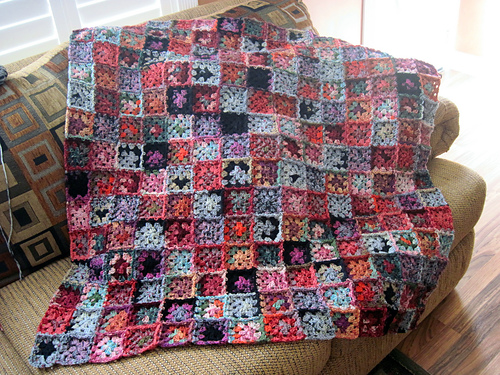 Ravelry: wiLDaBoUtCoLoR's DiAGoNaL GraNNy SqUArE AfGHaN