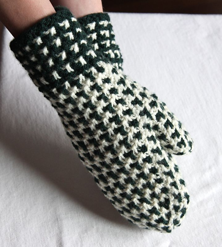 Ravelry: ItalianDishKnits' Spartan Mittens