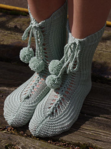 Ravelry: Cosy Bed Socks pattern by Australian Women's Weekly