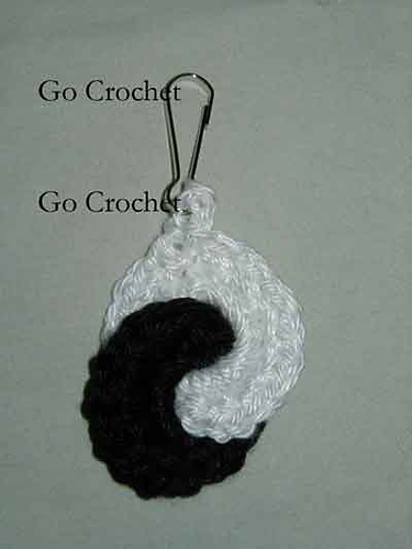 Ravelry: Interlocking Circles Zipper Pull pattern by Ellen Gormley