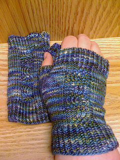 Ravelry: Nightravyn's Manos Nalu Mitts