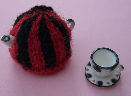 Ravelry: Doll's House Tea Cosy pattern by Helen Cox