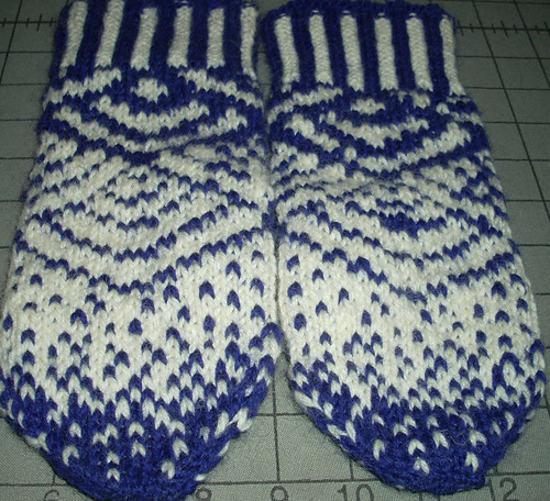 Ravelry: Japanese Wave Mittens pattern by Maya Poffenberger