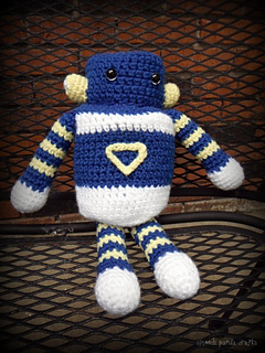 Ravelry: Robots pattern by Miyuki Kawai