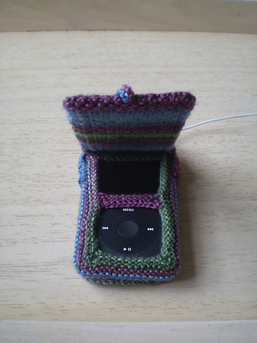 Ravelry: Three iPod Cases pattern by Frankie Brown