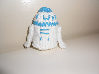 Ravelry: R2-D2 pattern by Rachel Glass