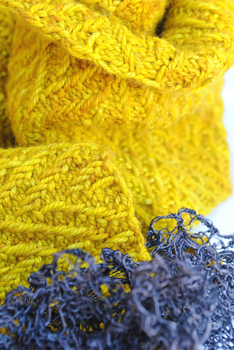 Ravelry: Ruffled Ascot Revisited pattern by Grace Akhrem