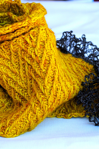 Ravelry: Ruffled Ascot Revisited pattern by Grace Akhrem