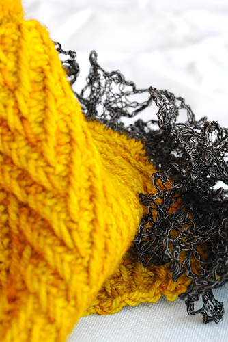 Ravelry: Ruffled Ascot Revisited pattern by Grace Akhrem