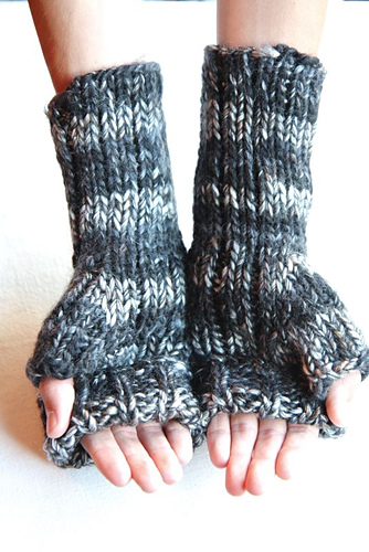 Ravelry: ItalianDishKnits' Borealis Fingerless Cuffed Mitts