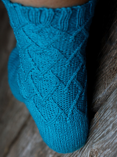 Ravelry: Scales pattern by Jeannie Cartmel
