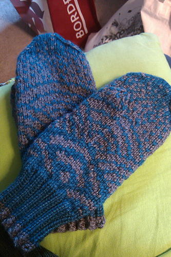 Ravelry: Japanese Wave Mittens pattern by Maya Poffenberger