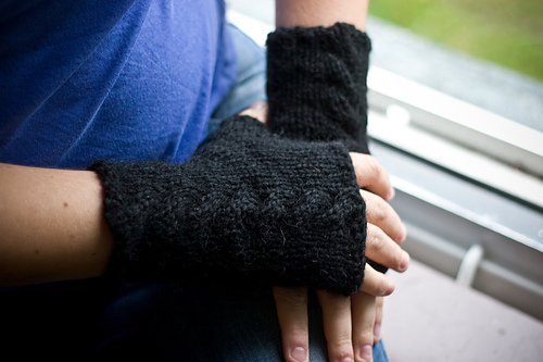 Ravelry: Mum's office mittens pattern by Linnea Ornstein