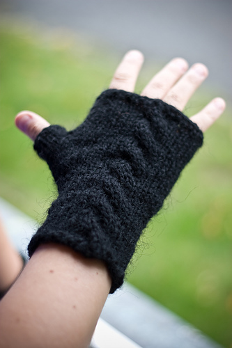 Ravelry: Mum's office mittens pattern by Linnea Ornstein