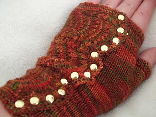 Ravelry: Spatterdash Wristwarmers pattern by Dagmar Mora