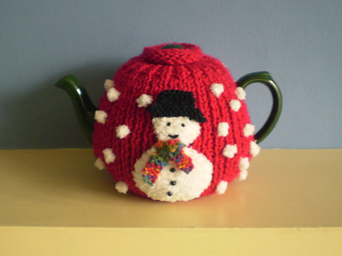 Ravelry: Christmas Tea Cosy pattern by Frankie Brown