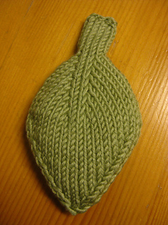 Ravelry: HeartBrainCourage's Leaf sachet