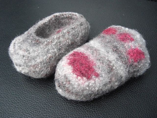 Ravelry: Kitty Baby Slippers pattern by Anna Meier
