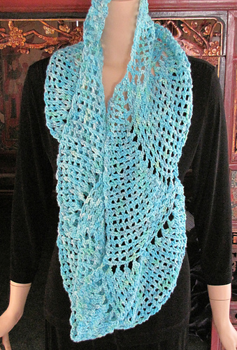 Ravelry: Slip Swoop Loop pattern by Vashti Braha