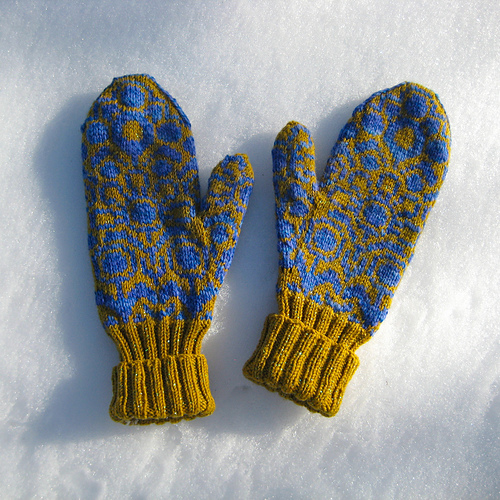 Ravelry: Pop Blossom Mittens pattern by Thea Eschliman