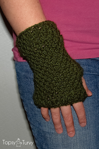 Ravelry: fingerless gloves or gauntlets pattern by Ashlee Prisbrey
