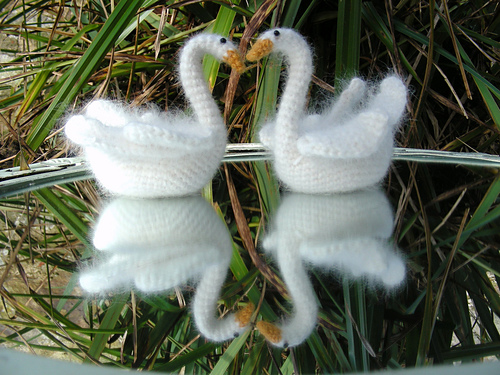 Ravelry: Simple Swans pattern by Brigitte Read