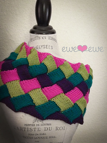 Ravelry: Interlooped Entrelac Cowl pattern by Heather Walpole
