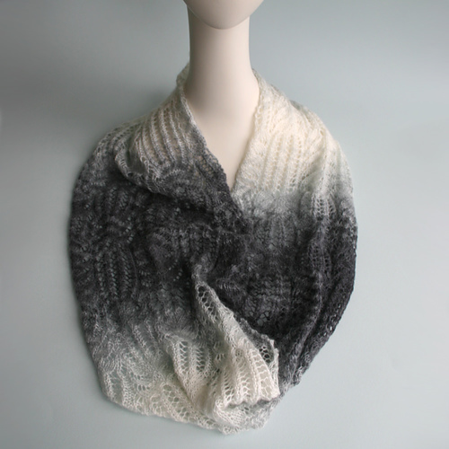 Ravelry: Lizella's 12-02-07 - Classic Frost Flower lace cowl