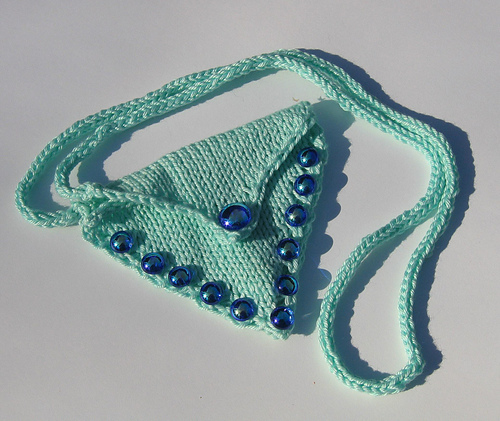 Ravelry: Tranquil Triangle Amulet Bag pattern by Elizabeth Ravenwood
