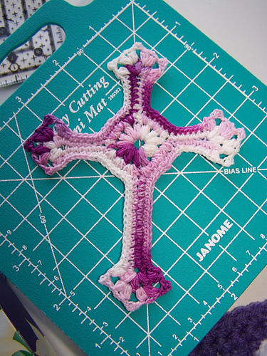 Ravelry: Lacy Cross pattern by Kara Gunza