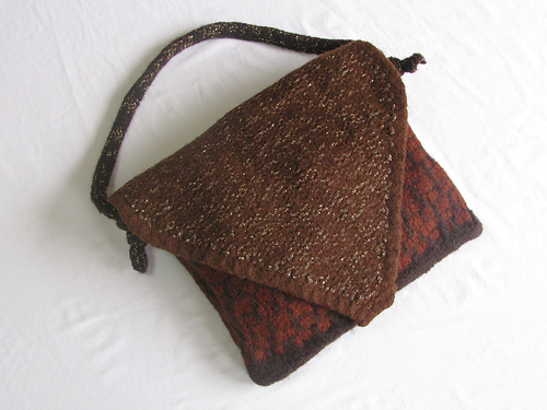 Ravelry: Alligator Envelope Bag pattern by Eva Wiechmann