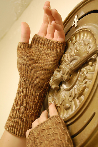 Ravelry: Metropolis Mitts pattern by Bristol Ivy