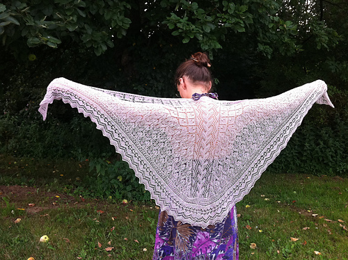 Ravelry: Andrea pattern by Julia Riede