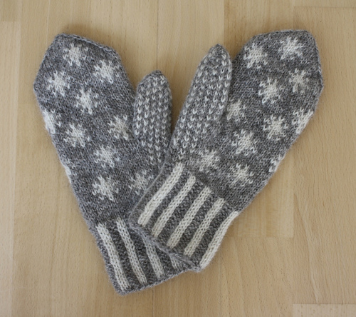 Ravelry: Snowflake Mittens pattern by Maschas Maschen