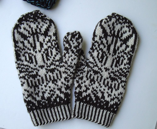 Ravelry: Whiskers on Mittens (Warm Woolen Kittens) pattern by sarah ...