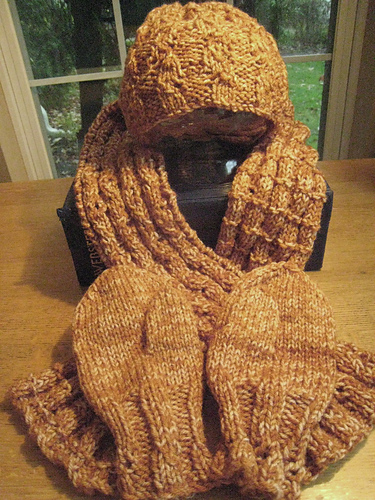 Ravelry: Wavy Rib Child's Scarf Set pattern by Carol Schoenfelder