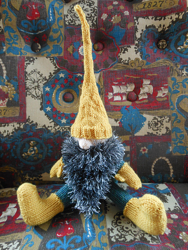 Ravelry: Jultomtar & Teeny Tomte pattern by Alan Dart