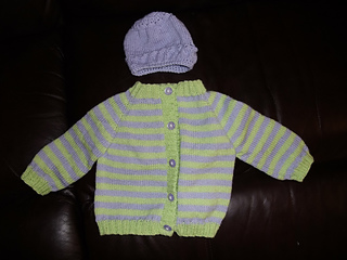 Ravelry: Internettourist's Top Down Raglan Baby Sweater