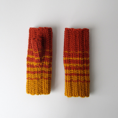 Ravelry: Two-Color Gradation Fingerless Gloves pattern by Elizabeth Seidle