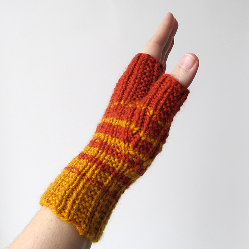 Ravelry: Two-Color Gradation Fingerless Gloves pattern by Elizabeth Seidle