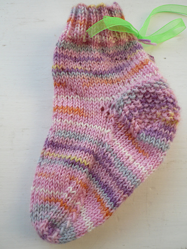 Ravelry: Simple Baby Socks pattern by Penny Peberdy