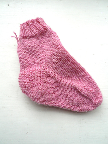 Ravelry: Simple Baby Socks pattern by Penny Peberdy