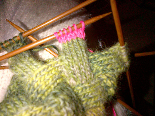 Ravelry: Everweave Entrelac Handwarmers pattern by Vickie Hartog