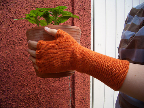 Ravelry: Kamala Mitts pattern by Ruth Garcia