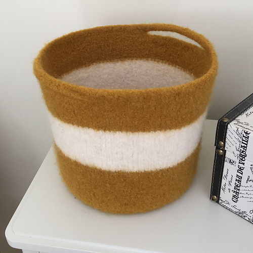 Ravelry: Felted Basket pattern by Lin Best