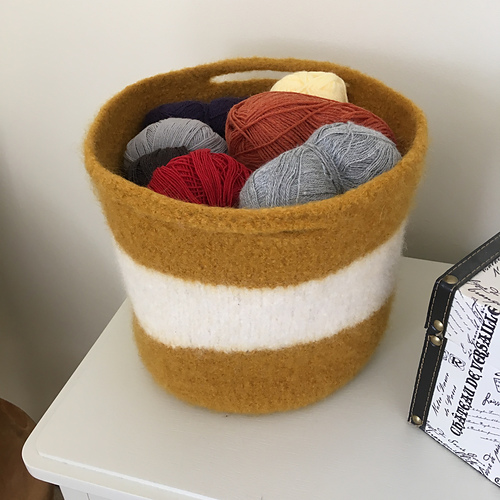 Ravelry: Felted Basket pattern by Lin Best