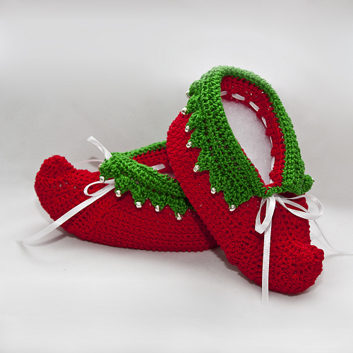 Ravelry: Elf and Fairy Booties pattern by Hearts & Wheels