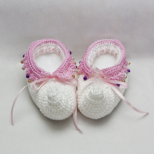 Ravelry: Elf and Fairy Booties pattern by Hearts & Wheels